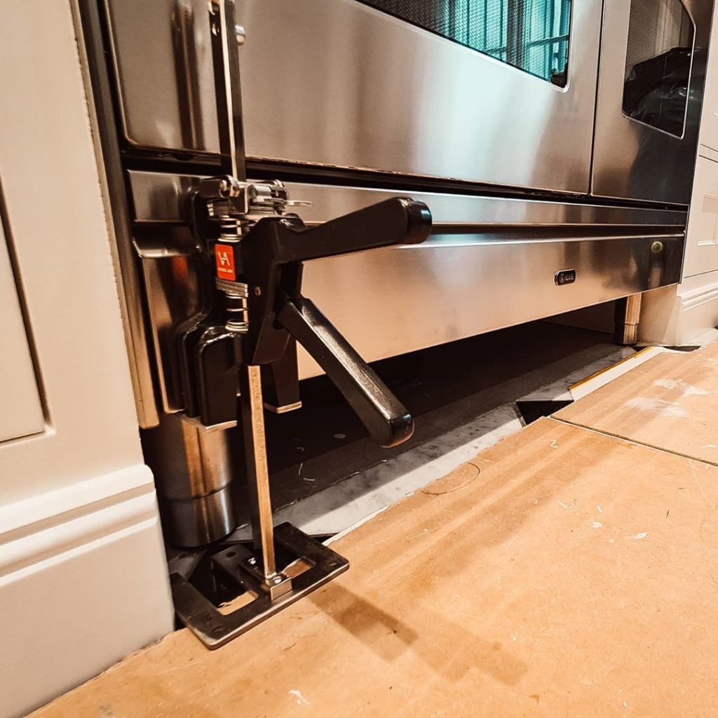 Maximize efficiency with the Viking Arm® lifting tool - Viking Arm